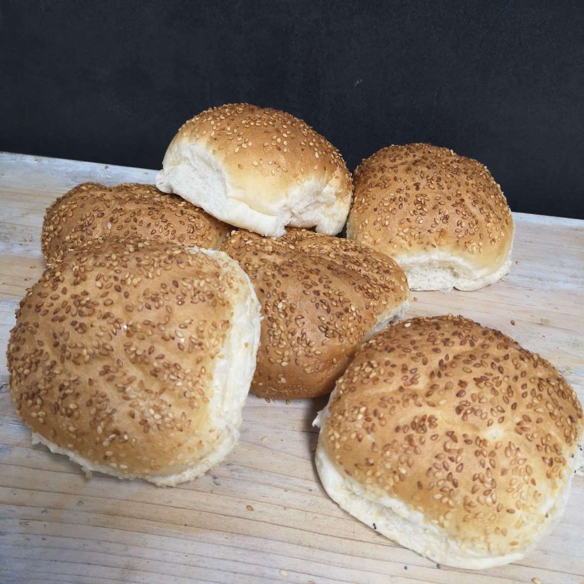 6 tarwe bollen met sesam - Bakkerij Kleibakker
