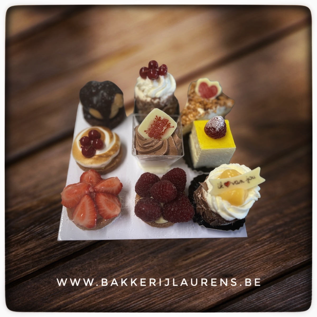Assortimentdoosje 9 mini gebak- - Bakkerij Laurens